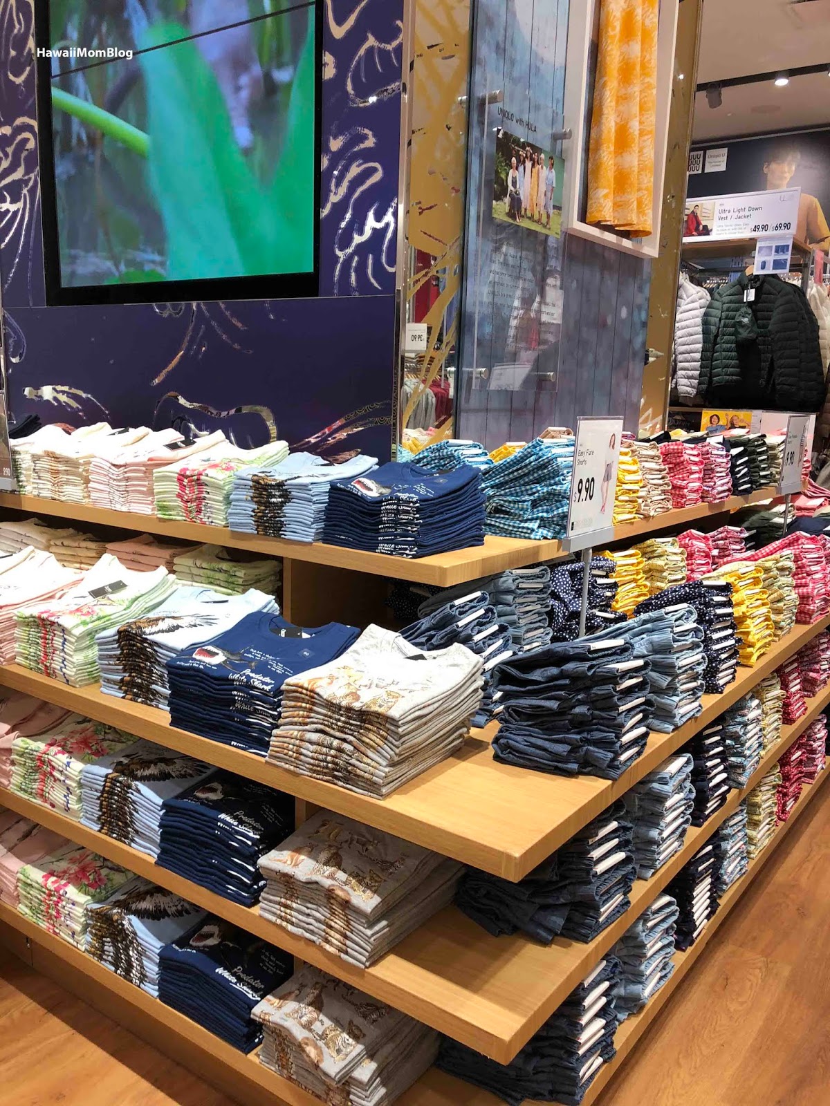Hawaii Mom Blog: UNIQLO Hawaii Opens Today!