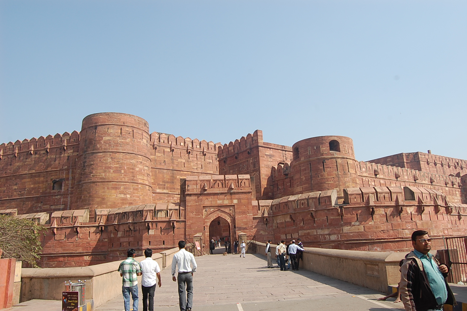 French Family In India: Le Fort rouge