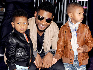 ドリーマー: Usher Has a Pool Party with His Kids in South Beach