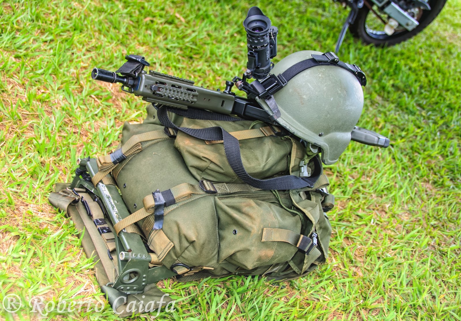 IMBEL - Fuzil de Assalto IMBEL IA2, calibre 5,56mm (Fotos: Roberto Caiafa)