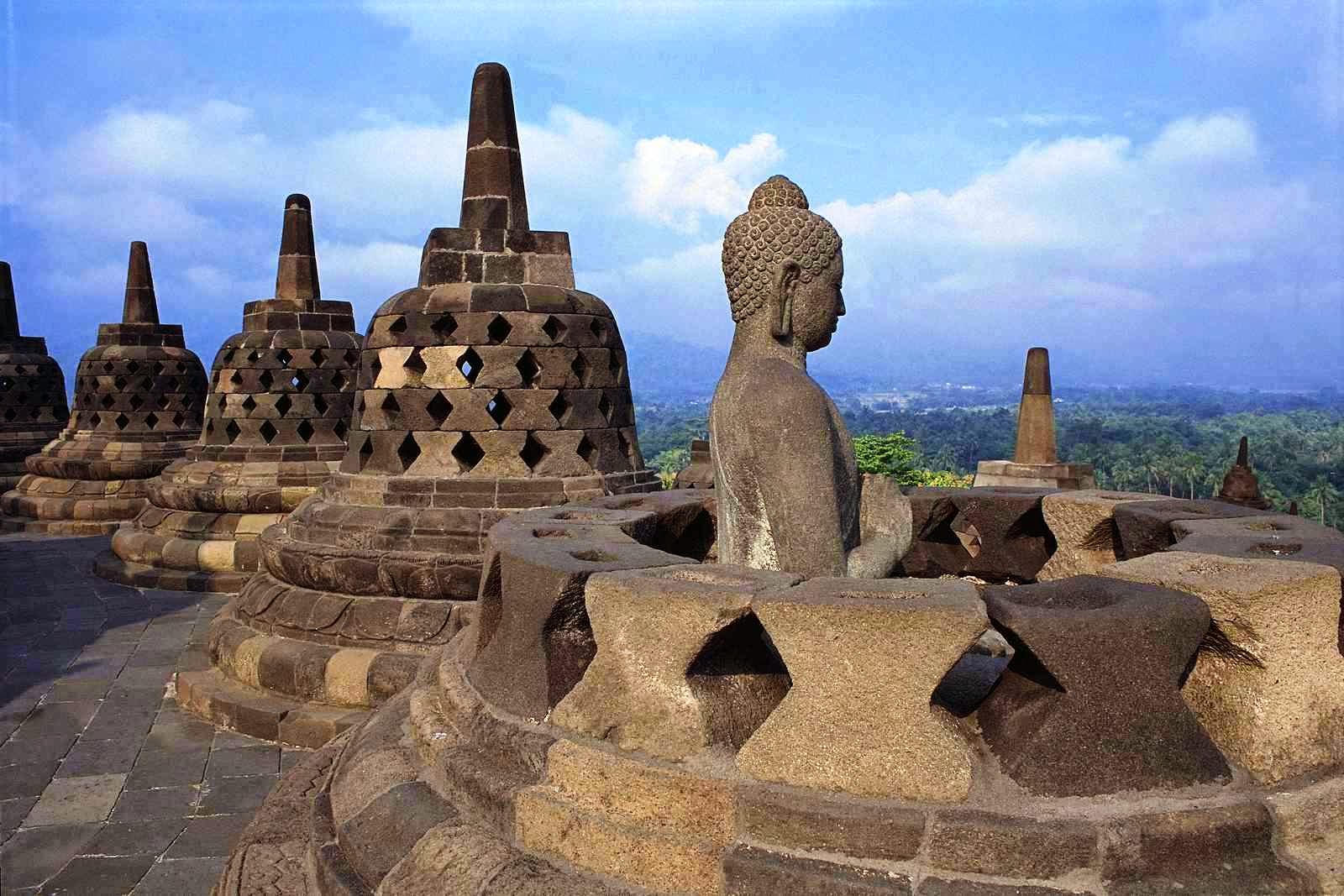 Borobudur Temple Java Stupa Tour ~ enjoy tour