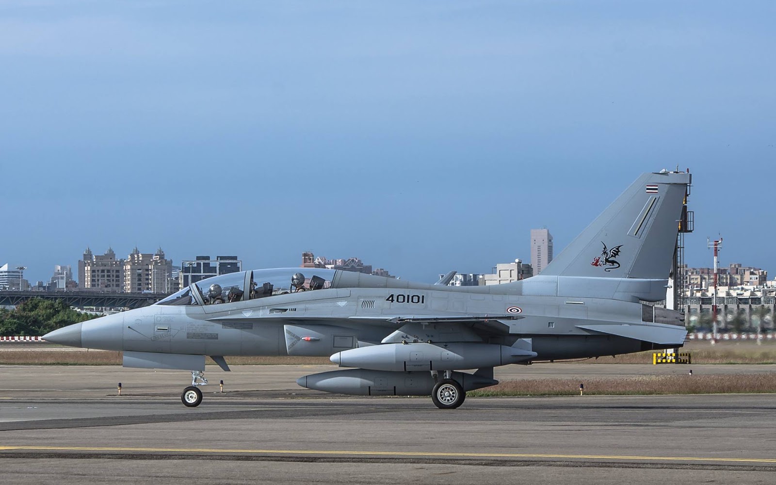 THAIDEFENSE-NEWS: ภาพ T-50TH ระหว่างเส้นทางบินนำส่ง..