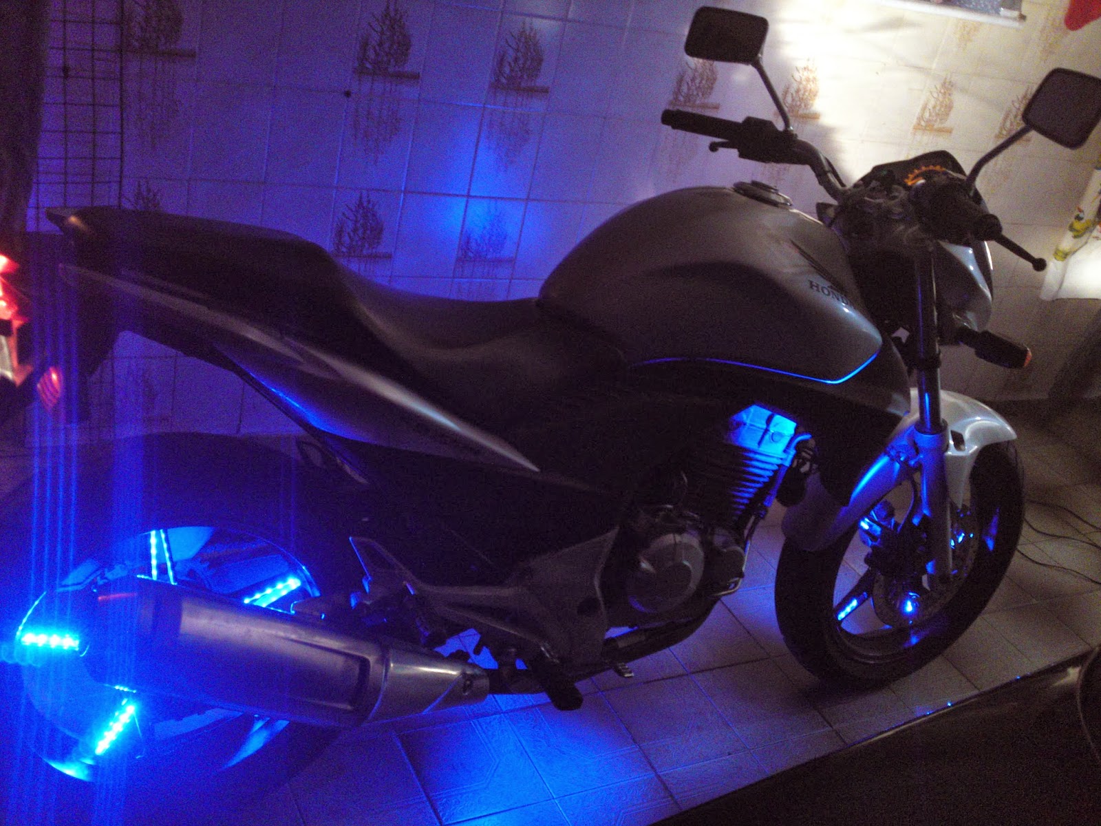 moto personalizada com leds