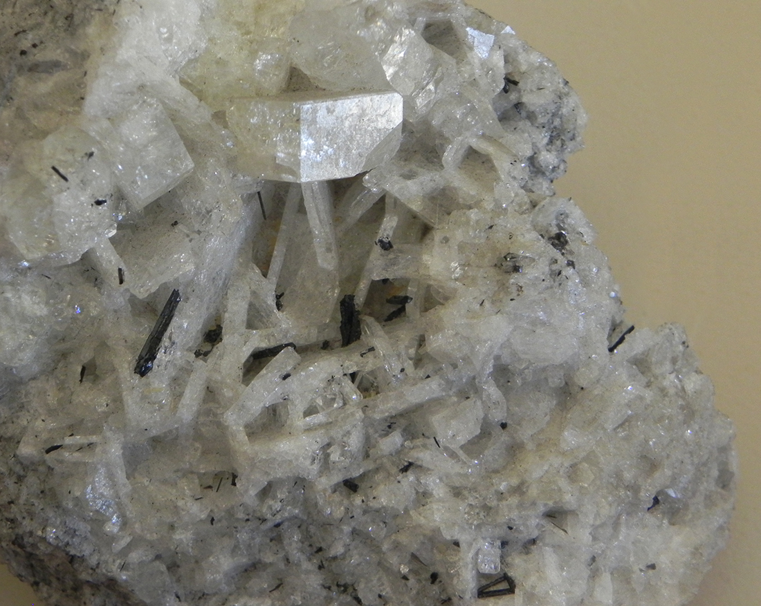 MINERALES: NEFELINA
