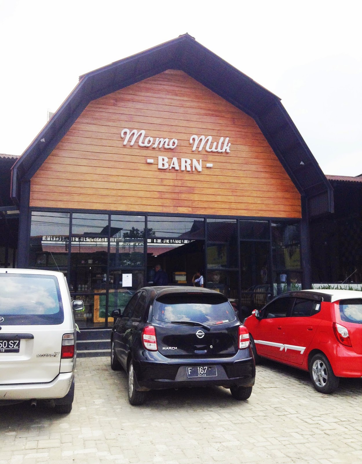 Exploding Color Box: Momo Milk Barn