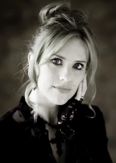 The White Unicorn: [Blog Tour: Unhinged by A.G. Howard / Guest Post ...