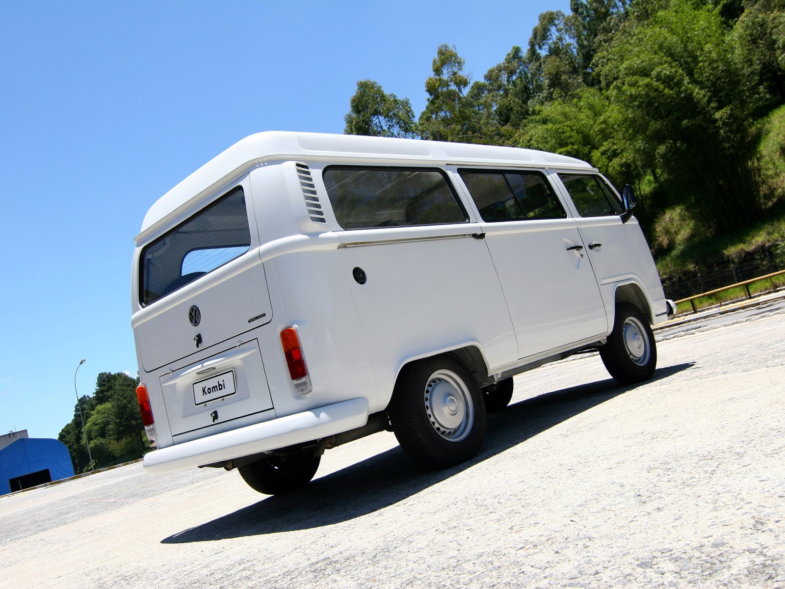 Tudo Sobre Caminhões E Carros: a historia da VW kombi que apos 56 anos ...