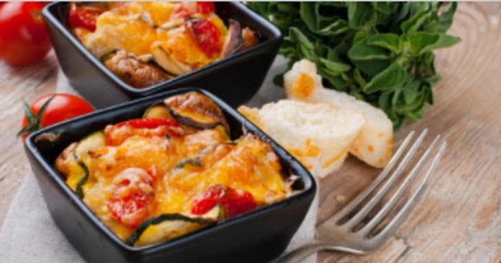 Low Carb Rezepte: Kasserolle mit Soja-Hackfleisch, Käse, Zucchini ...