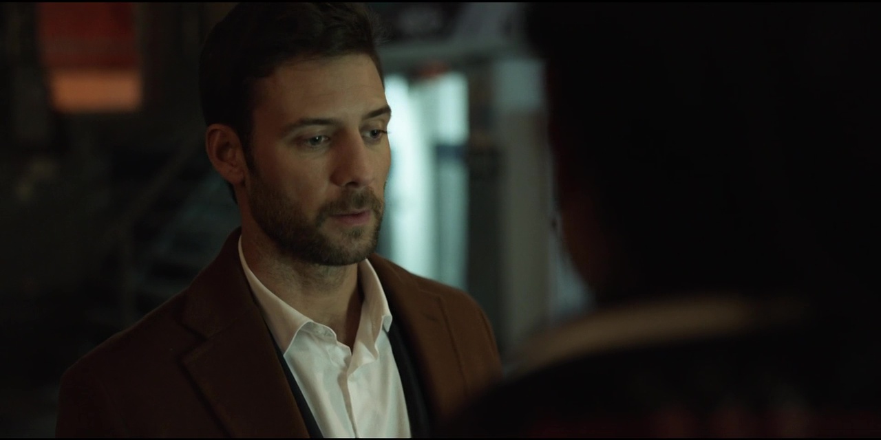 ausCAPS: Steve Lund shirtless in Street Legal 1-06 "Leap"