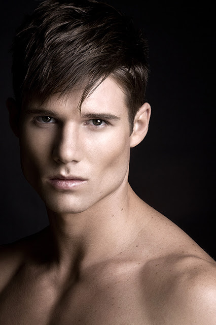 L'Homme du Jour: KEVIN BAKER