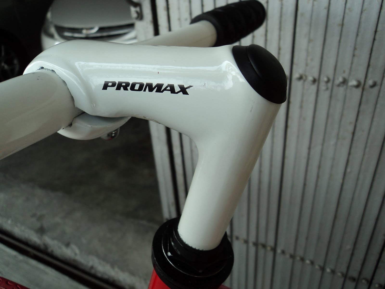 The Right Bike Store: 700C Imported New Fixed Gear Bicycle / Fixie - Promax