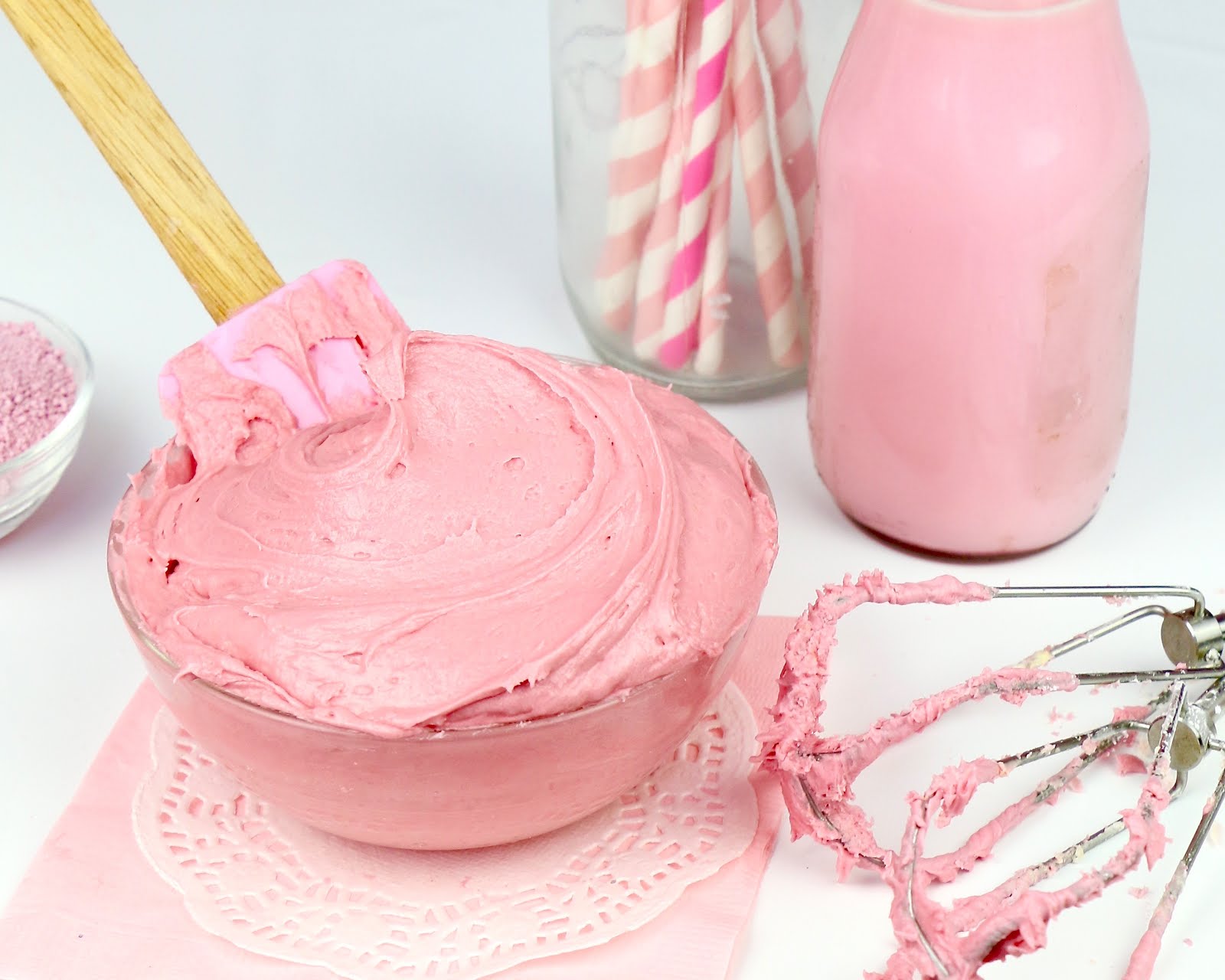 Strawberry Milkshake Frosting - The Lindsay Ann