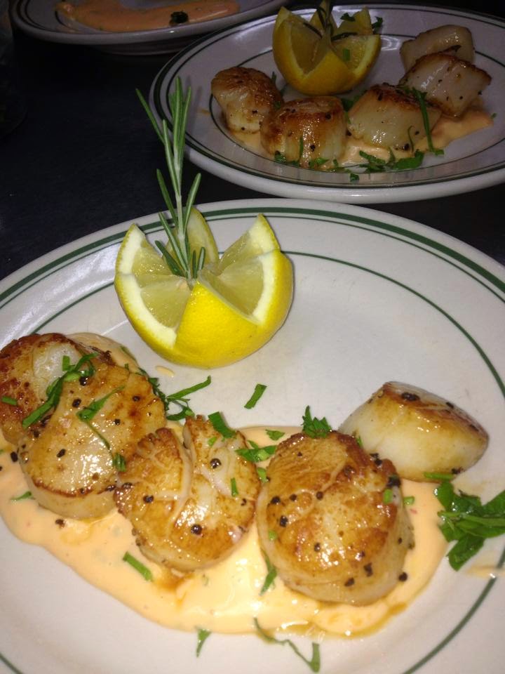 Camille's Cooking: Pan Seared Scallops with Asian Chili Mayo