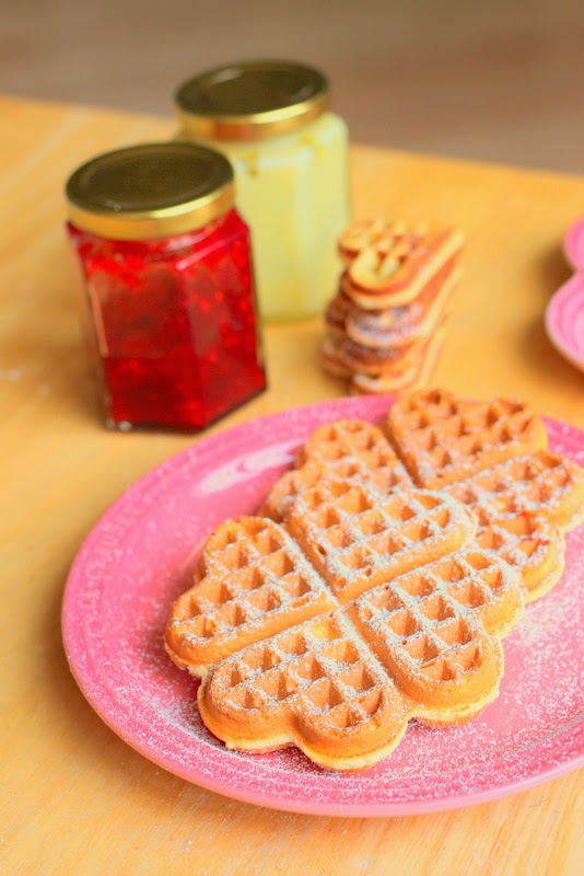 Winnie's Kitchen Works : Vitantonio heart waffle plate