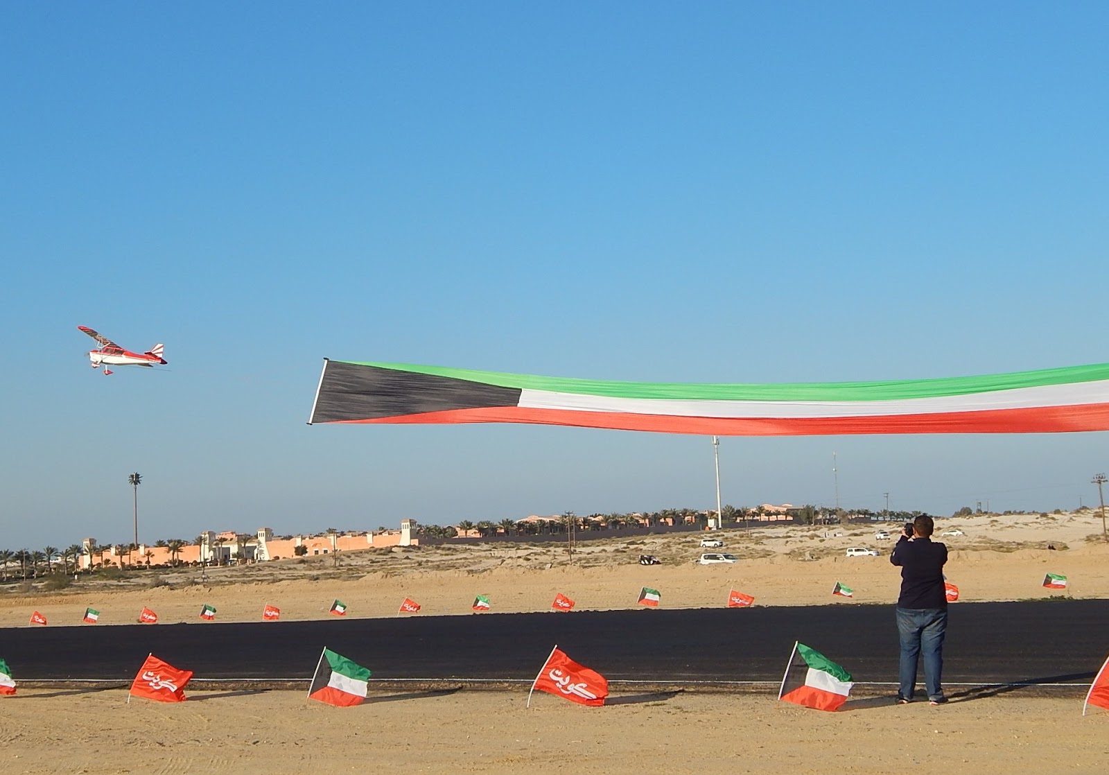 Kuweight 64: LONGEST FLAG IN THE WORLD - KUWAIT FLAG MAKES GUINNESS ...