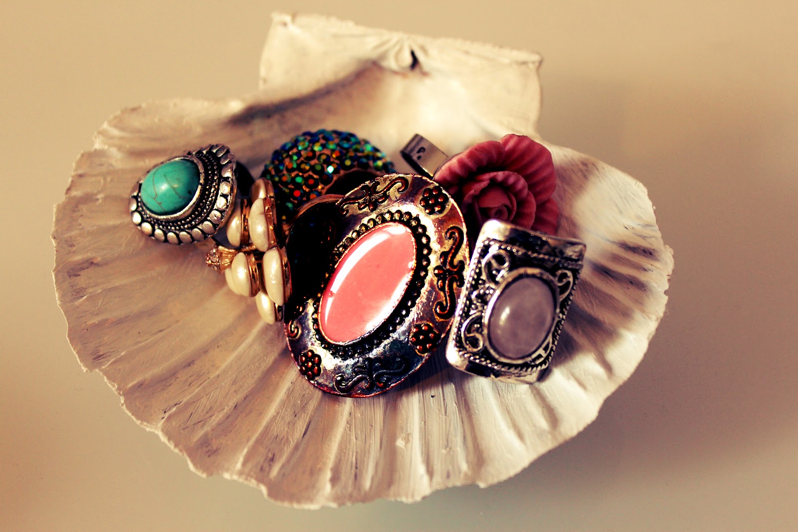 *Sophia x*: DIY Decor: Pastel Shells