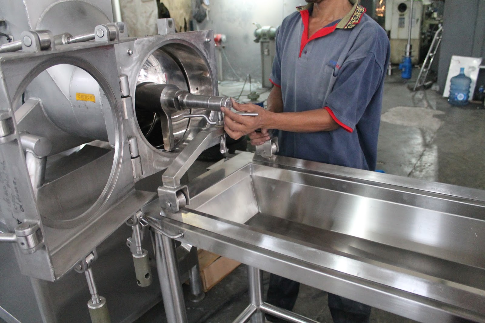 MESIN INDUSTRI FARMASI: ALAT BANTU SCREW GRINDING