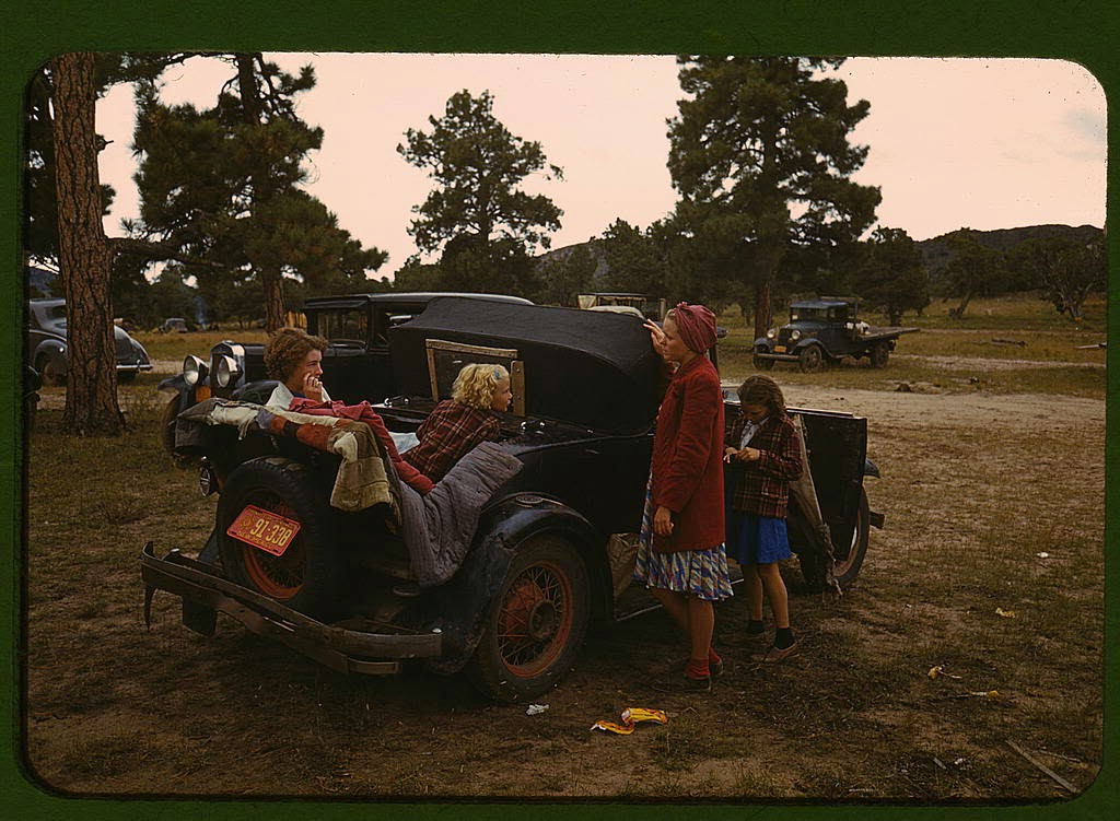 50 Amazing Color Photographs That Capture Everyday Life in the United ...