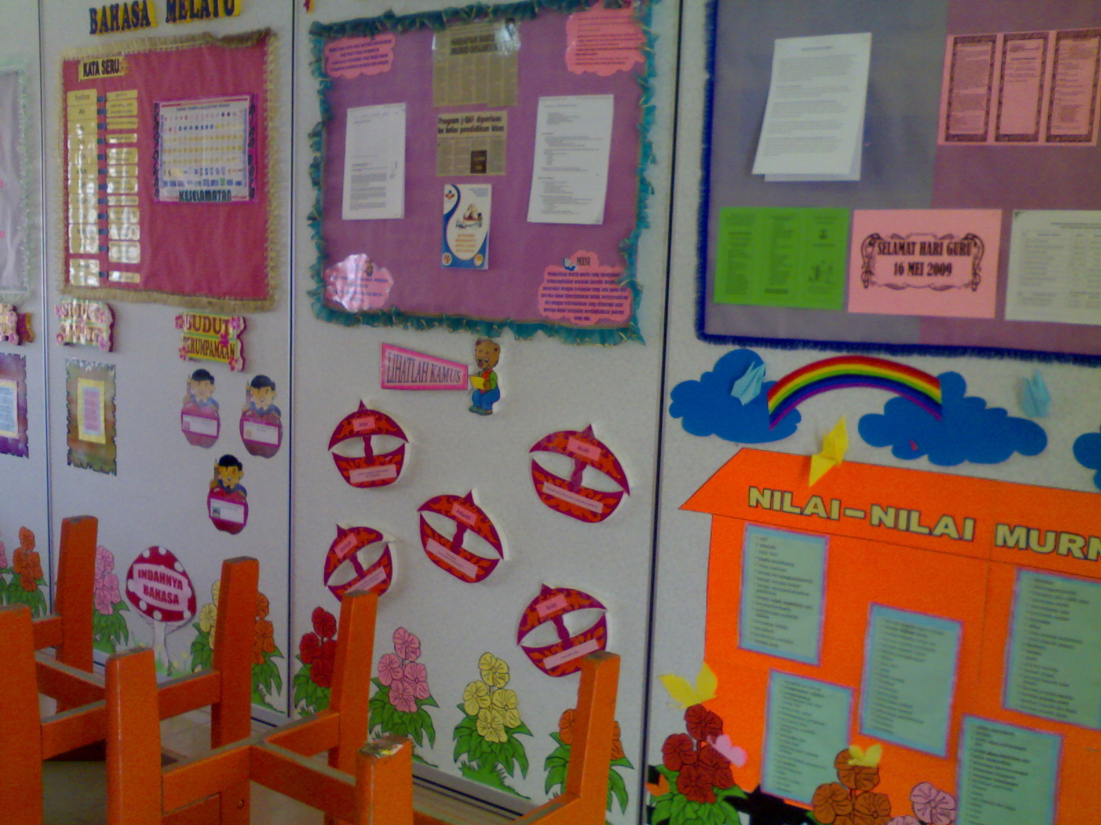 LAMAN CIKGU SUE PKHAS: PENTINGNYA KECERIAAN KELAS.................