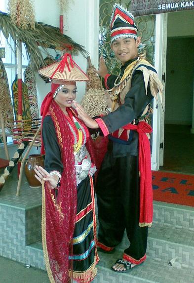 Kraftangan manik: KRAFTANGAN ,BIDAYUH DI SARAWAK