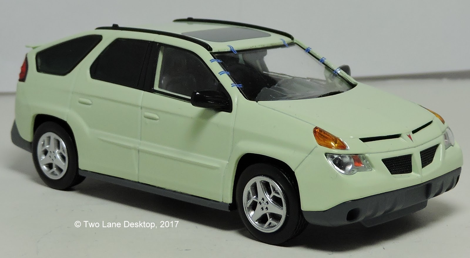 Greenlight 1:43 2004 Pontiac Aztek "Breaking Bad"
