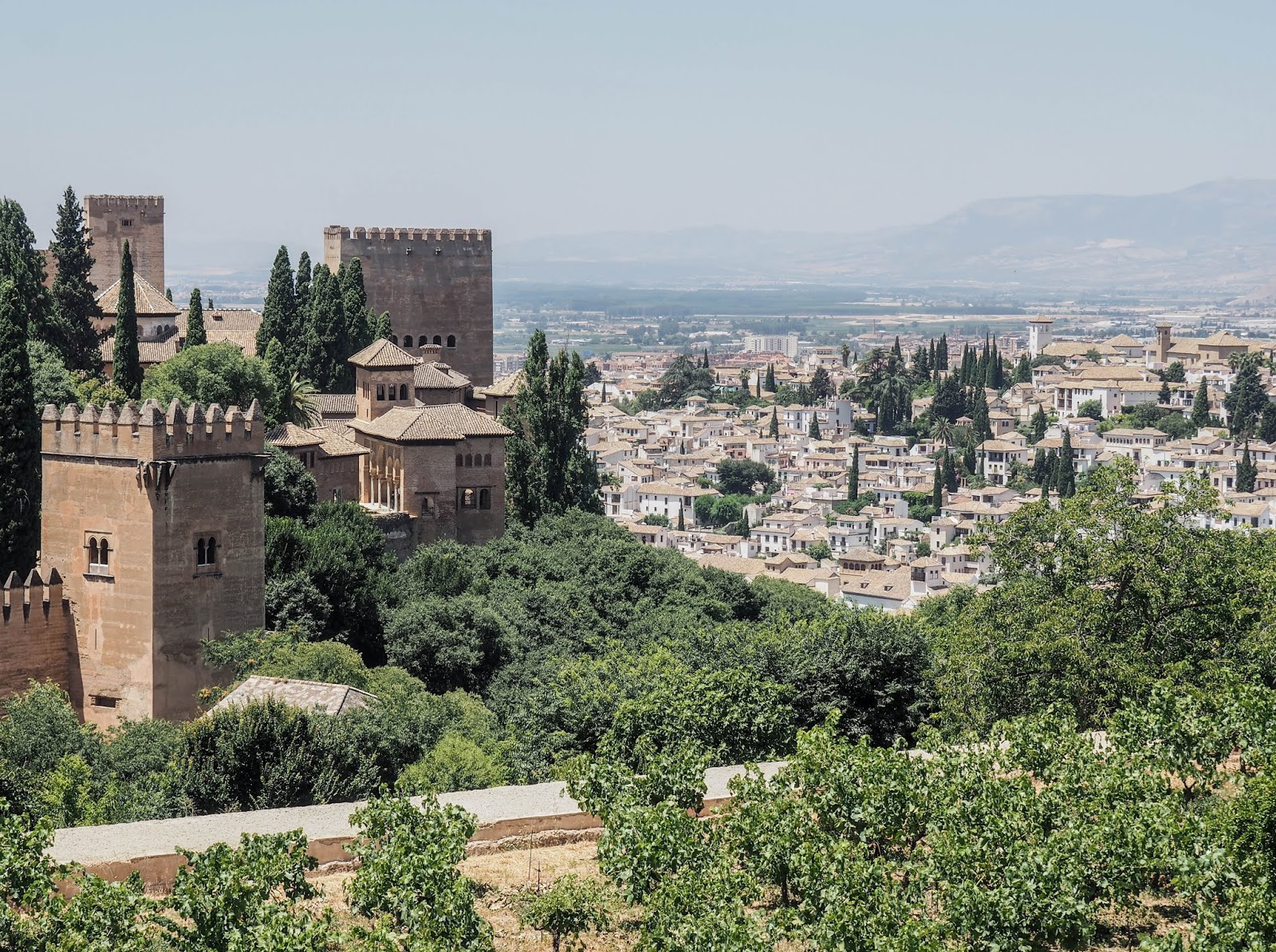 ALHAMBRA - KOLME KULMAA GRANADAN SUOSITUIMPAAN NÄHTÄVYYTEEN / Elina ...