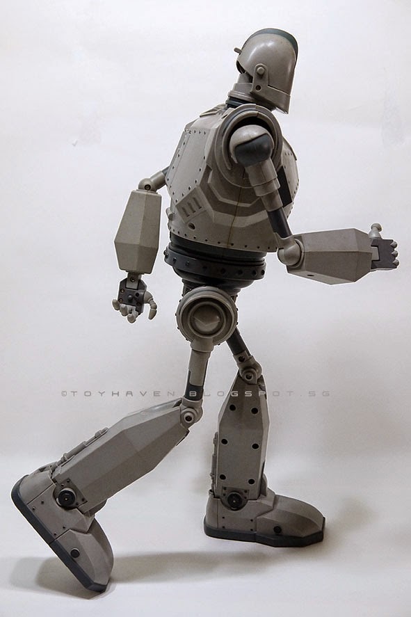 toyhaven: Review: Trendmasters Warner Bros. Ultimate Iron Giant 20-inch ...
