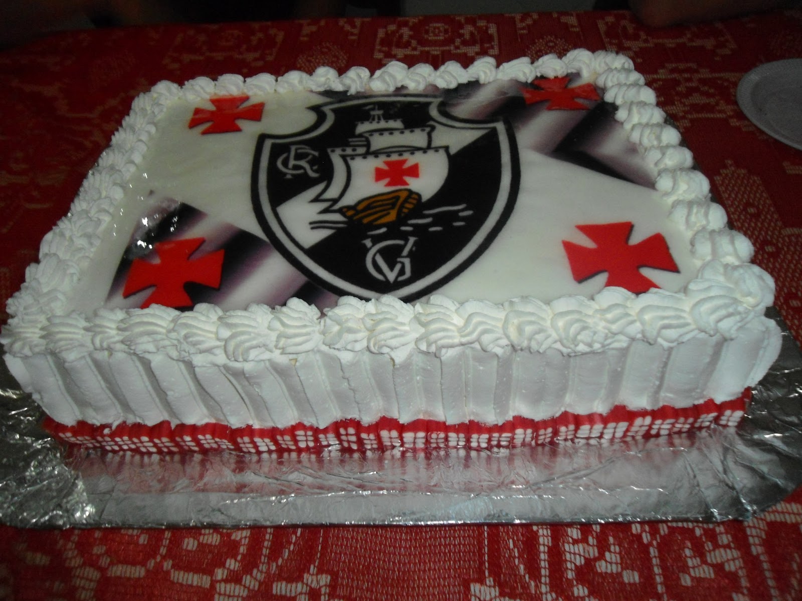 Beth Tortas Personalizadas: BOLO DECORADO VASCO