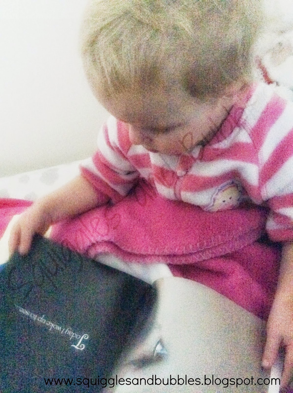 Squiggles and Bubbles: Beautiful Rainbow World-An Invitation to Read