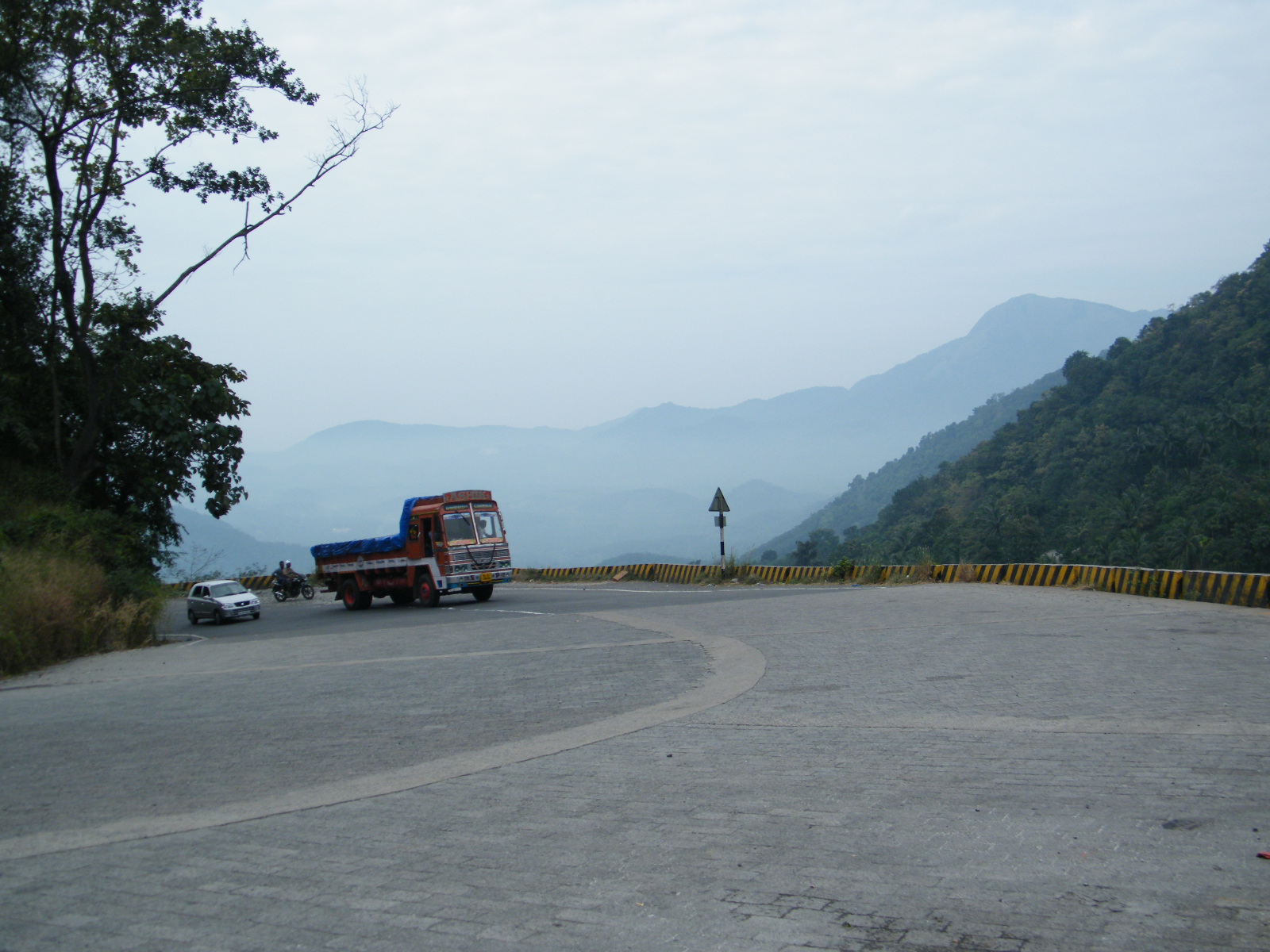 a travel to god's own state KERALA,INDIA: THAMARASSERY CHURAM WAYANADU