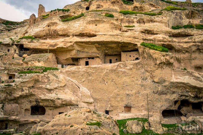 Hasankeyf Castle - Traveling by default.