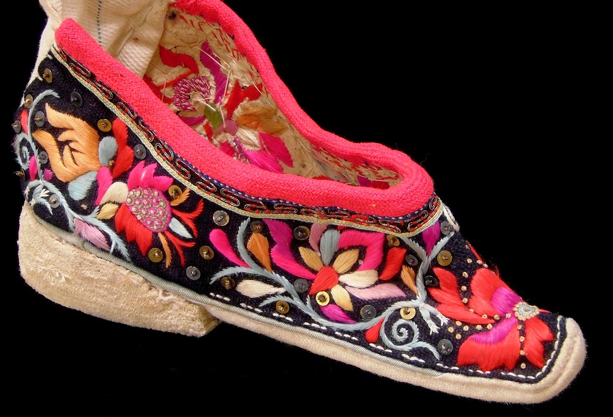 PATINA CINA PERANAKAN: EMBROIDERED LOTUS SHOES # 2
