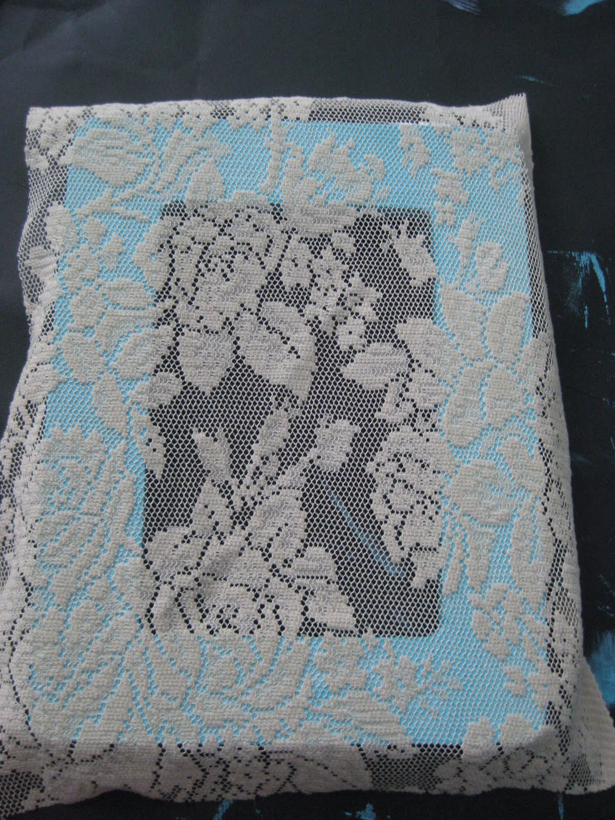 Crafty Girls Do It Better: Cute & Simple Lace Picture Frames