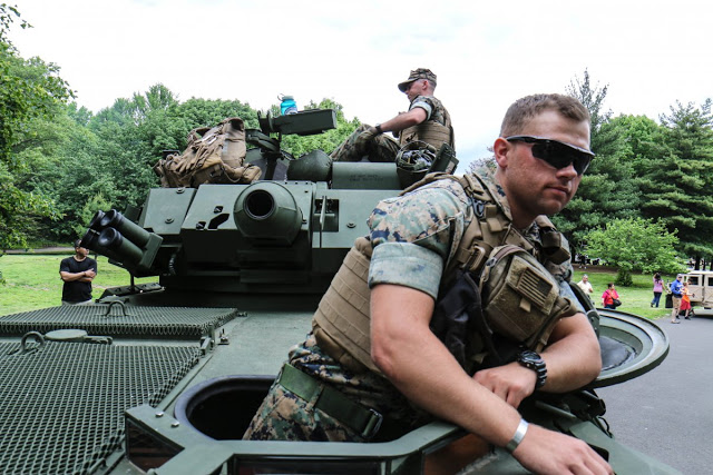 Defensa y Armas: IFV: Visitando el LAV 25 del USMC