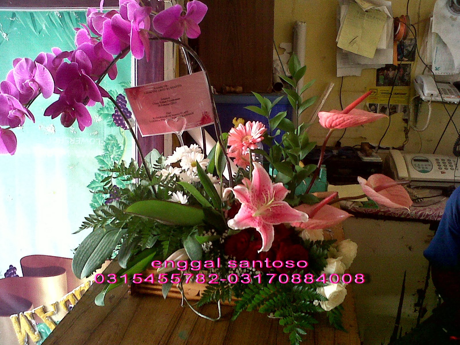 rangkaian bunga lily dan anggrek bulan | E'S Florist Sumenep