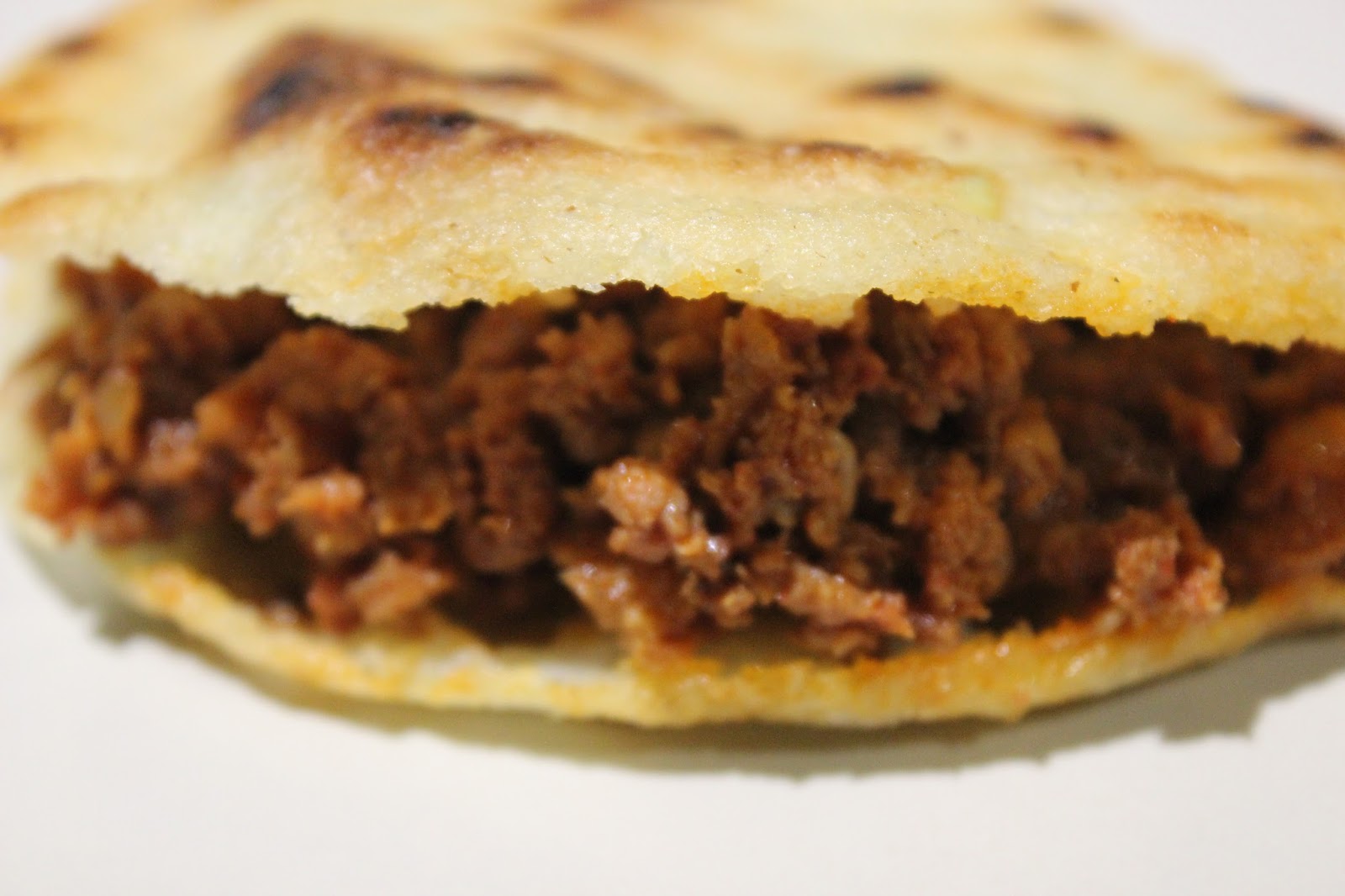 El mandilón de mamá: Arepas de Guacamole y Picadillo