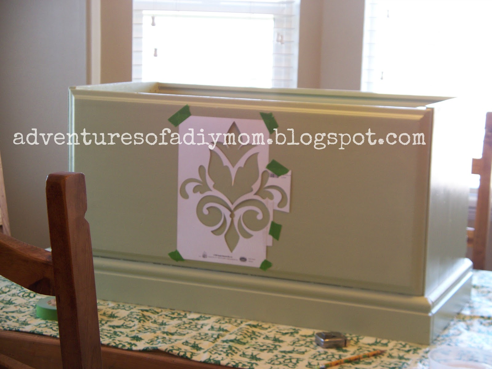 Chest/Bench Makeover - Stenciling on Fabric - Adventures of a DIY Mom