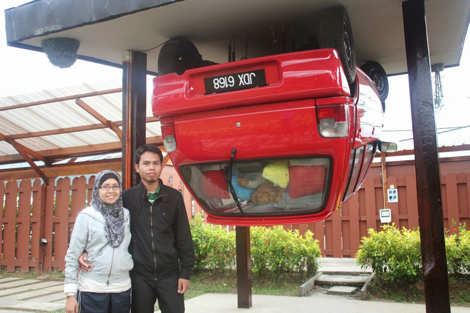 Tentang A.Z.N.E.E: Rumah Terbalik di Kota Kinabalu