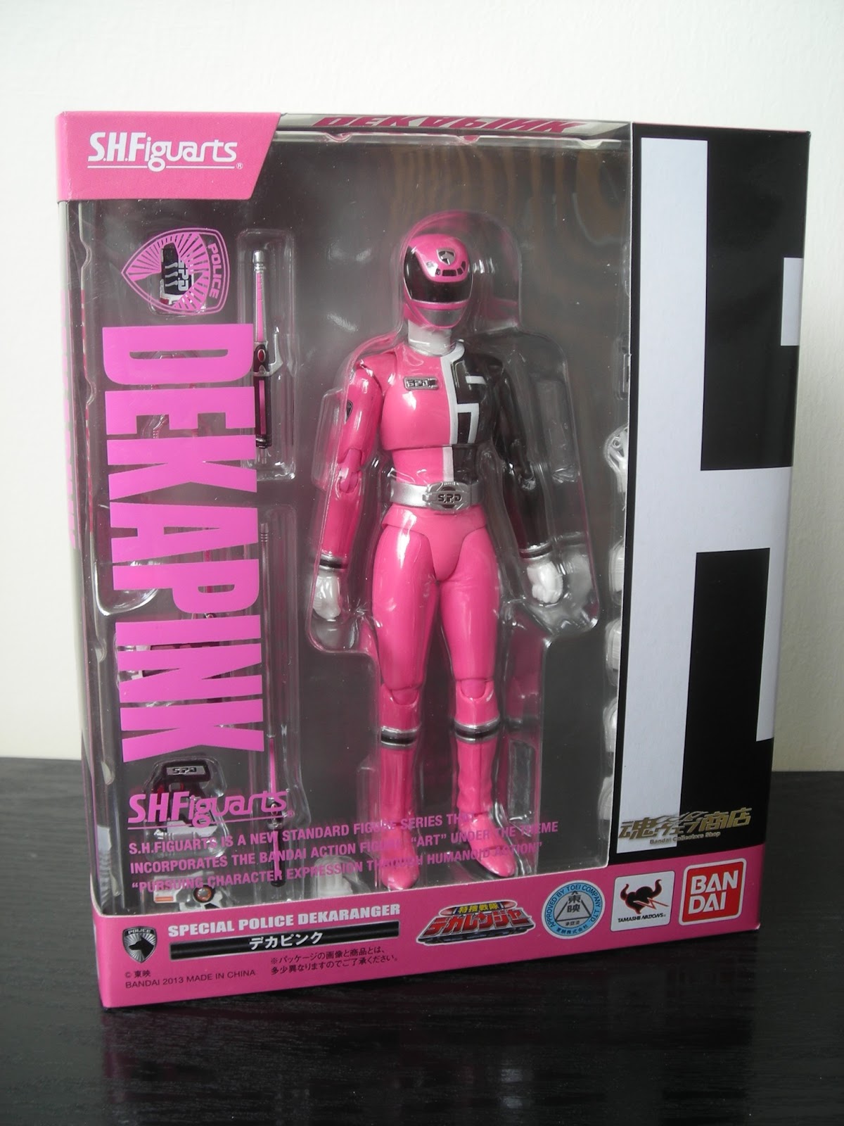 My Shiny Toy Robots: Toybox REVIEW: S.H. Figuarts Deka Pink