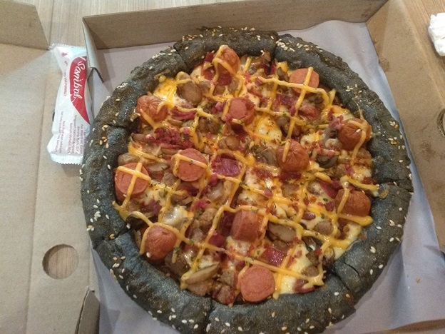 Black Pizza, Menu Andalan Pizza Hut Delivery (PHD) Indonesia yang ...