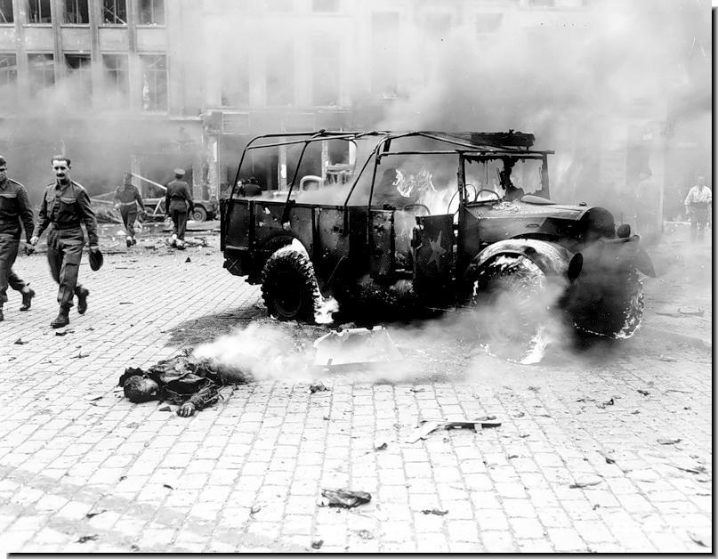 HISTORY IN IMAGES: Pictures Of War, History , WW2: Hitler's Vengeance ...