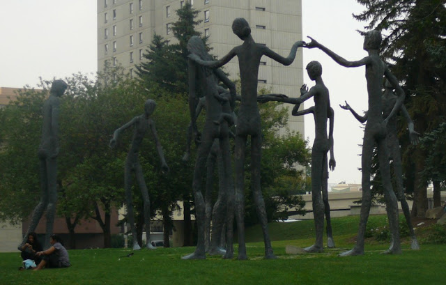 Statues Quo: The family of man (La famille de l'homme) / The ...