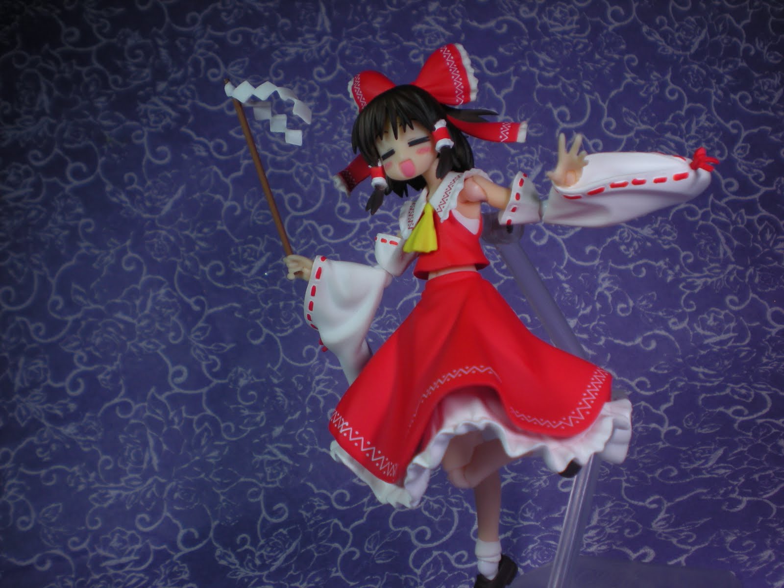 Review: [Max Factory] Figma #55 Reimu Hakurei | Night's Corner