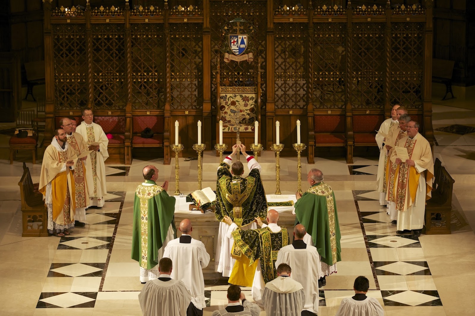 New Liturgical Movement: Pontifical Mass celebrated by Archbishop ...