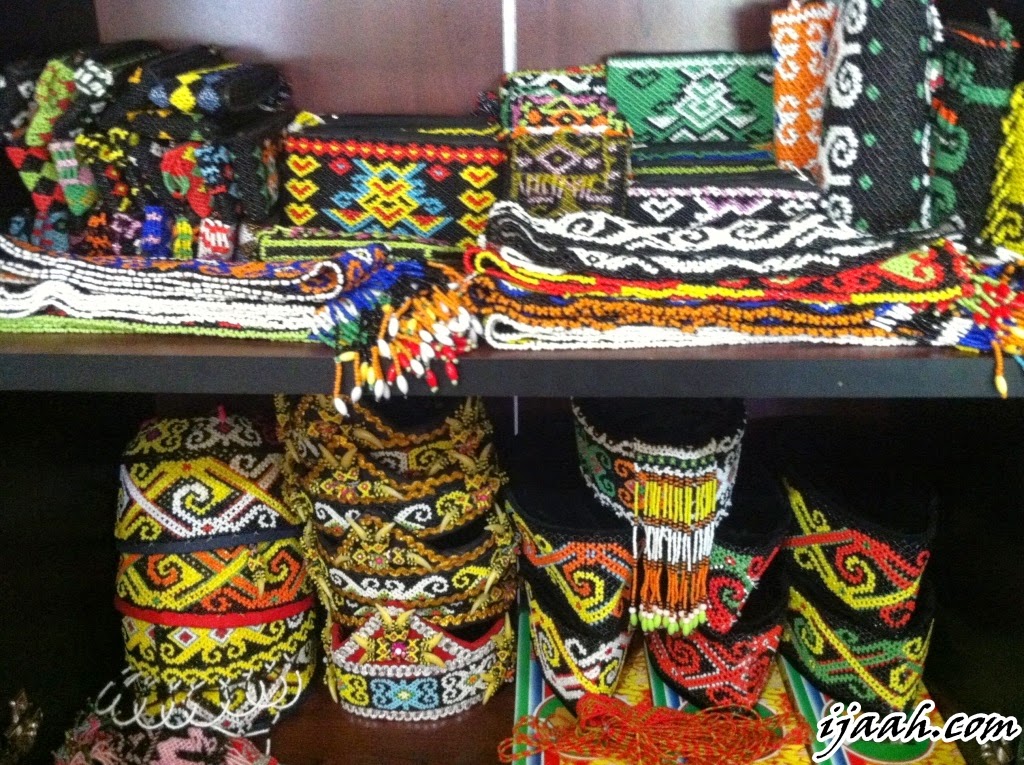 Oleh-Oleh Khas Dayak di Baloy Adat Tidung Tarakan - Zahra Rabbiradlia