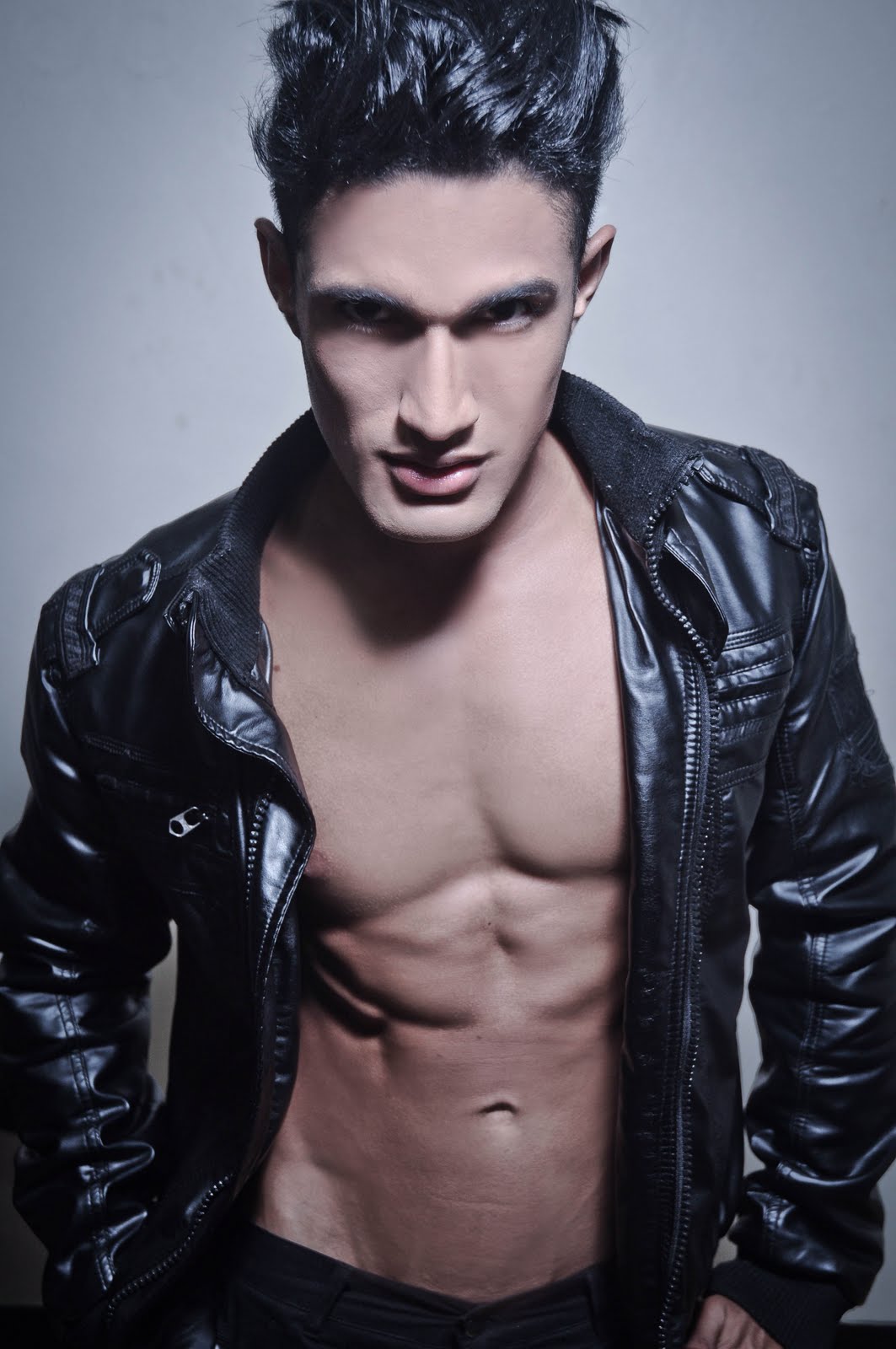 TOPCESAR by César González: Cesar Gonzalez TOPCESAR by Carlos Contreras