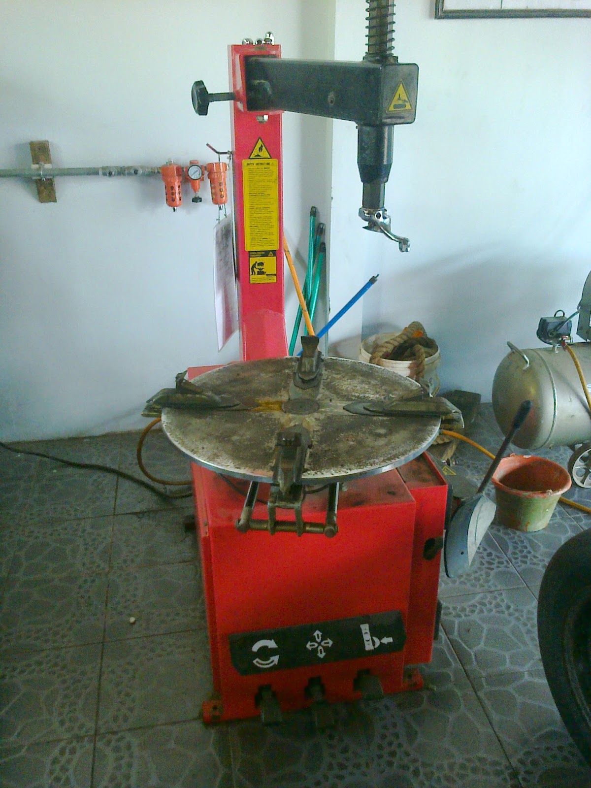 Cara Melepas Dan Memasang Ban Mobil Menggunakan Tyre Changer - OTOMOTIF SKY