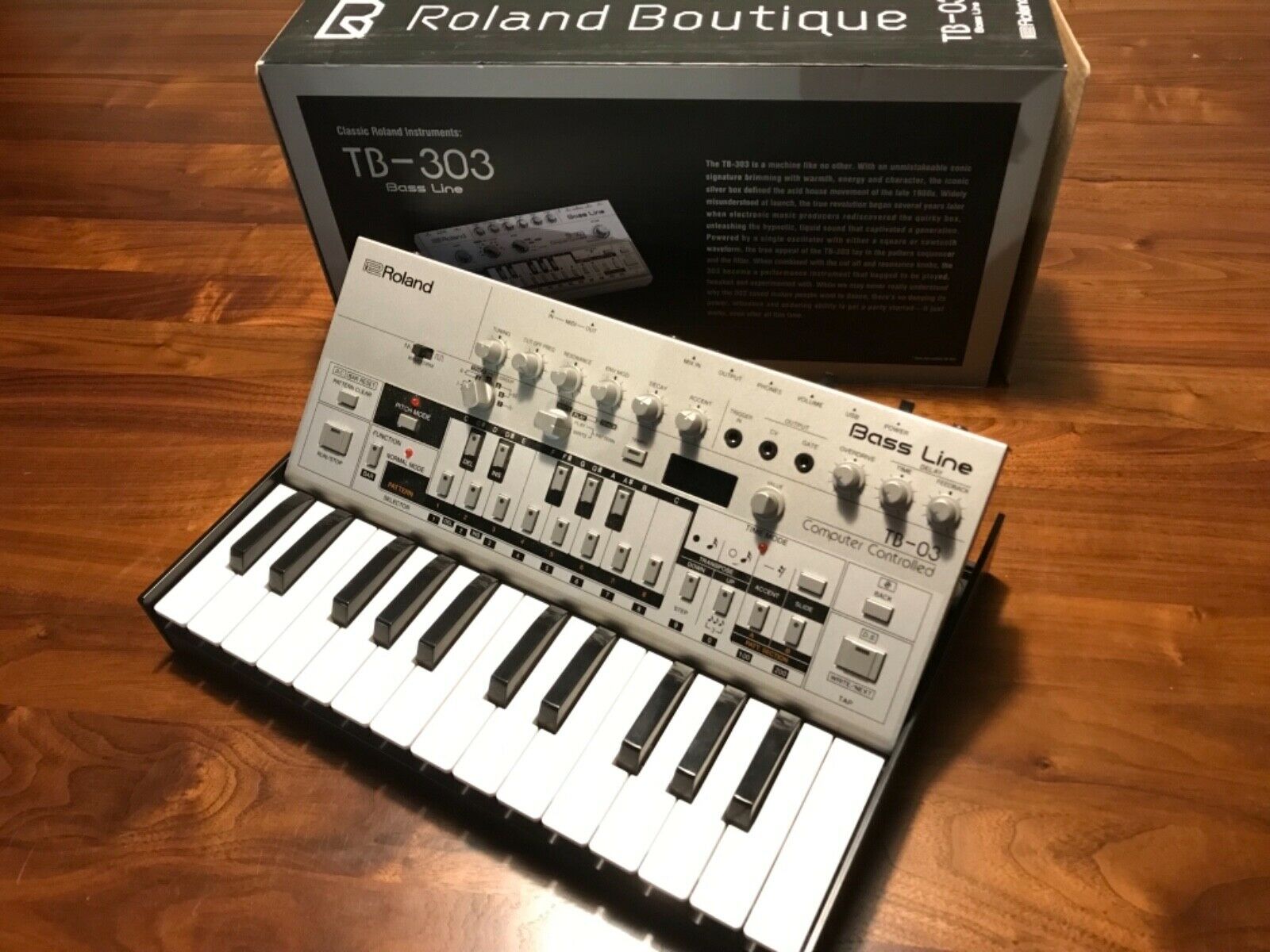 MATRIXSYNTH: Roland TB-03 Bass Line Synthesizer w/ Roland k-25m Keyboard