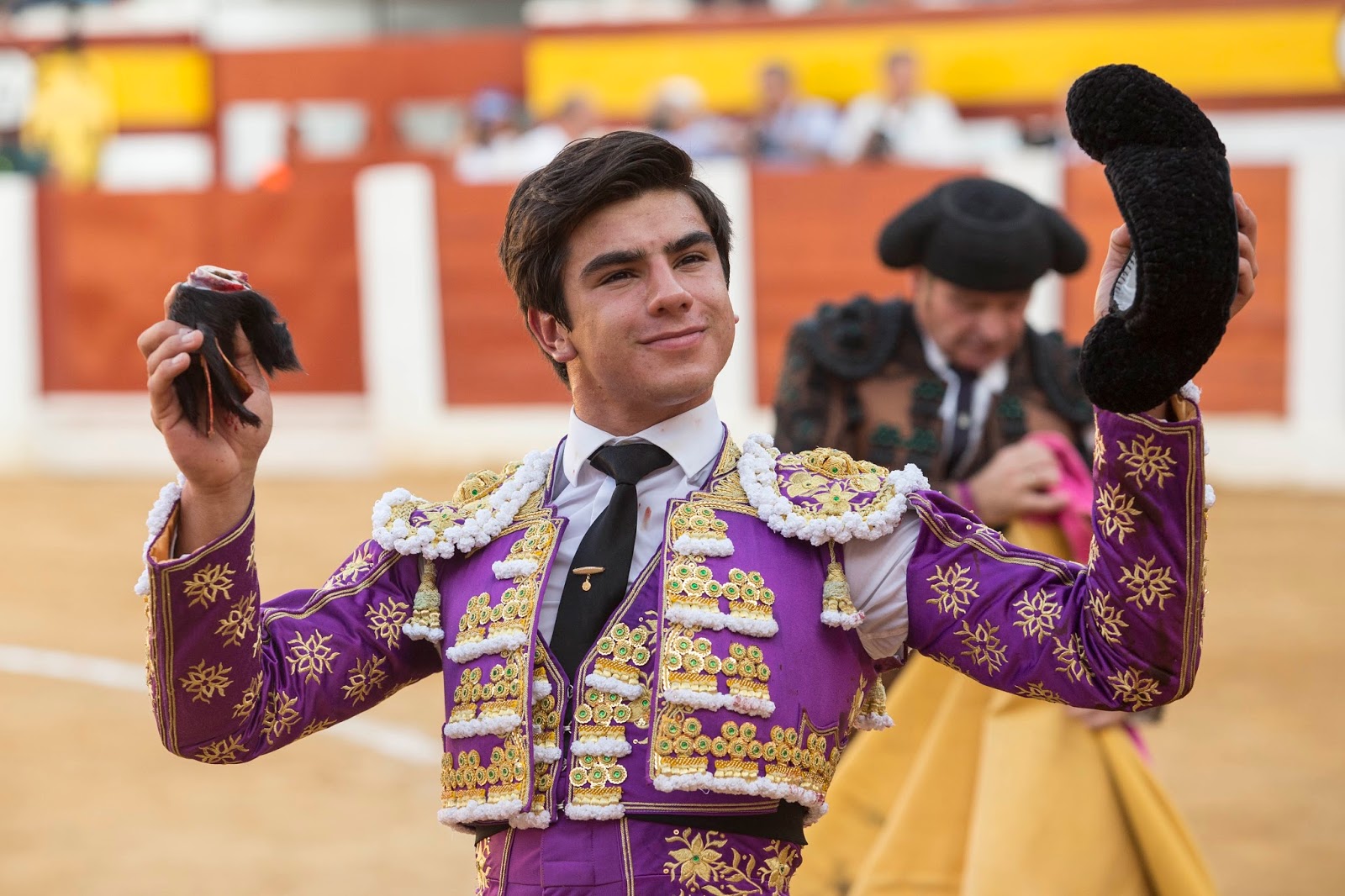 Gelán Noticias: TOROS.- Jorge Rico corta dos orejas y Colombo una, en ...