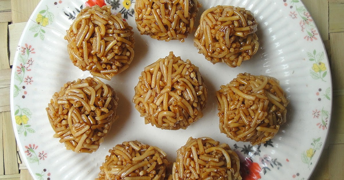 Shanthi Krishnakumar's cook book: OOSI THENKUZHAL MANOHARAM RECIPE ...